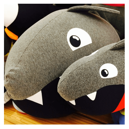 Mini Bruce le requin - Coussin Déco - Couleur Garden